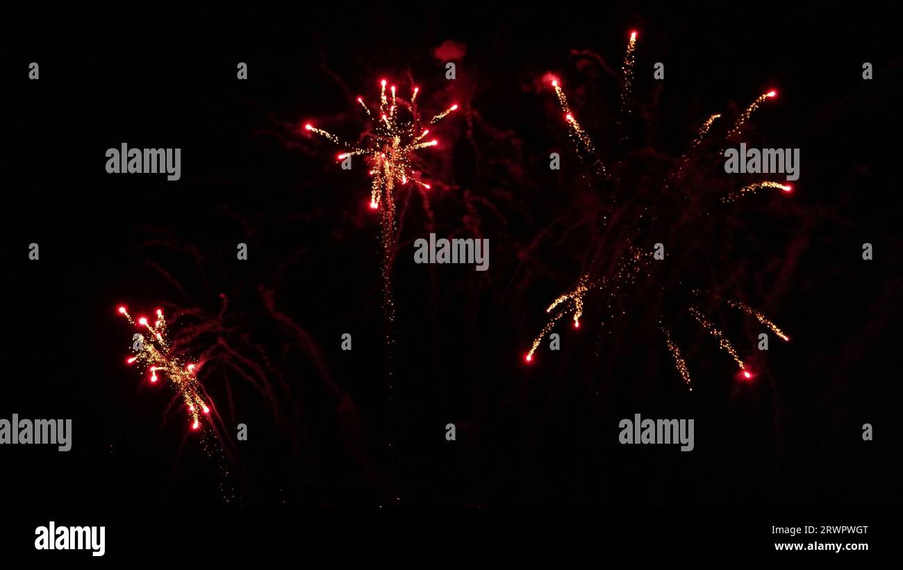 Fireworks in night sky 4k hi-res stock photography and images - Alamy