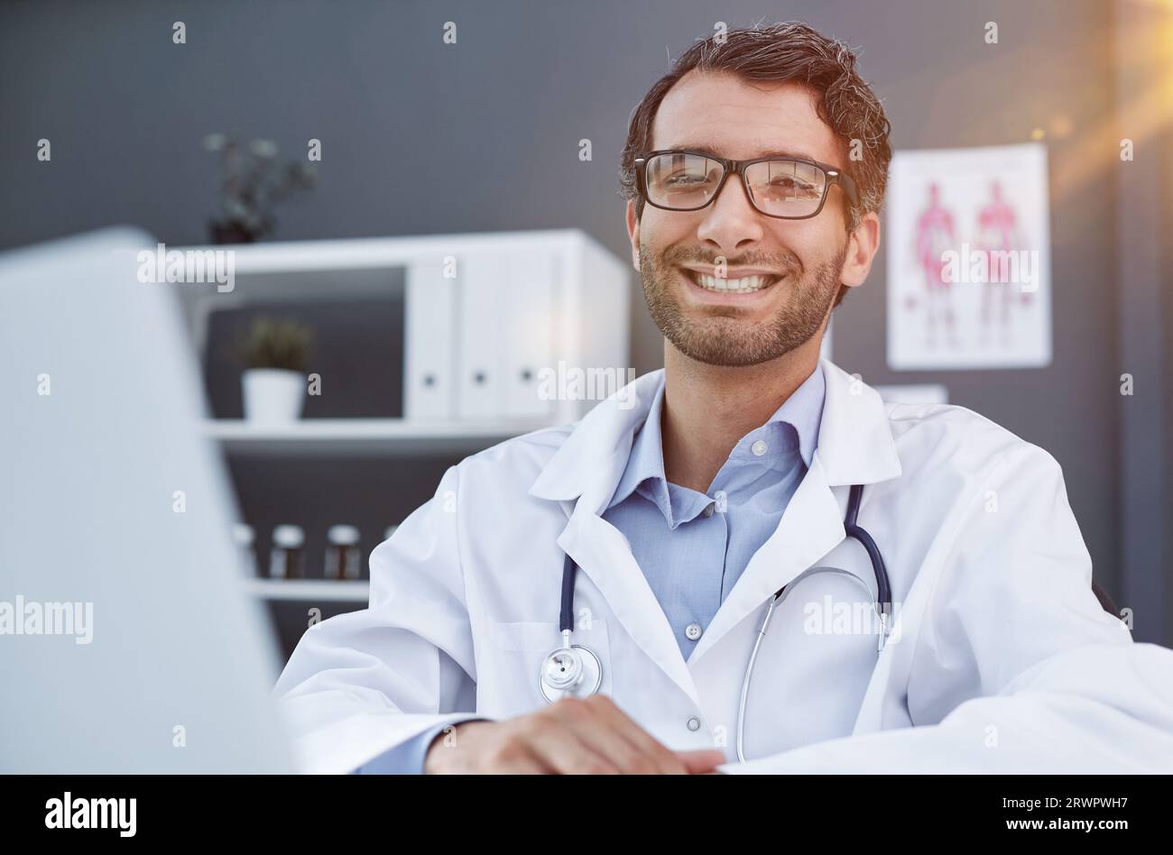 Portrait of happy arabic doctor posing at clinic Stock Photo - Alamy