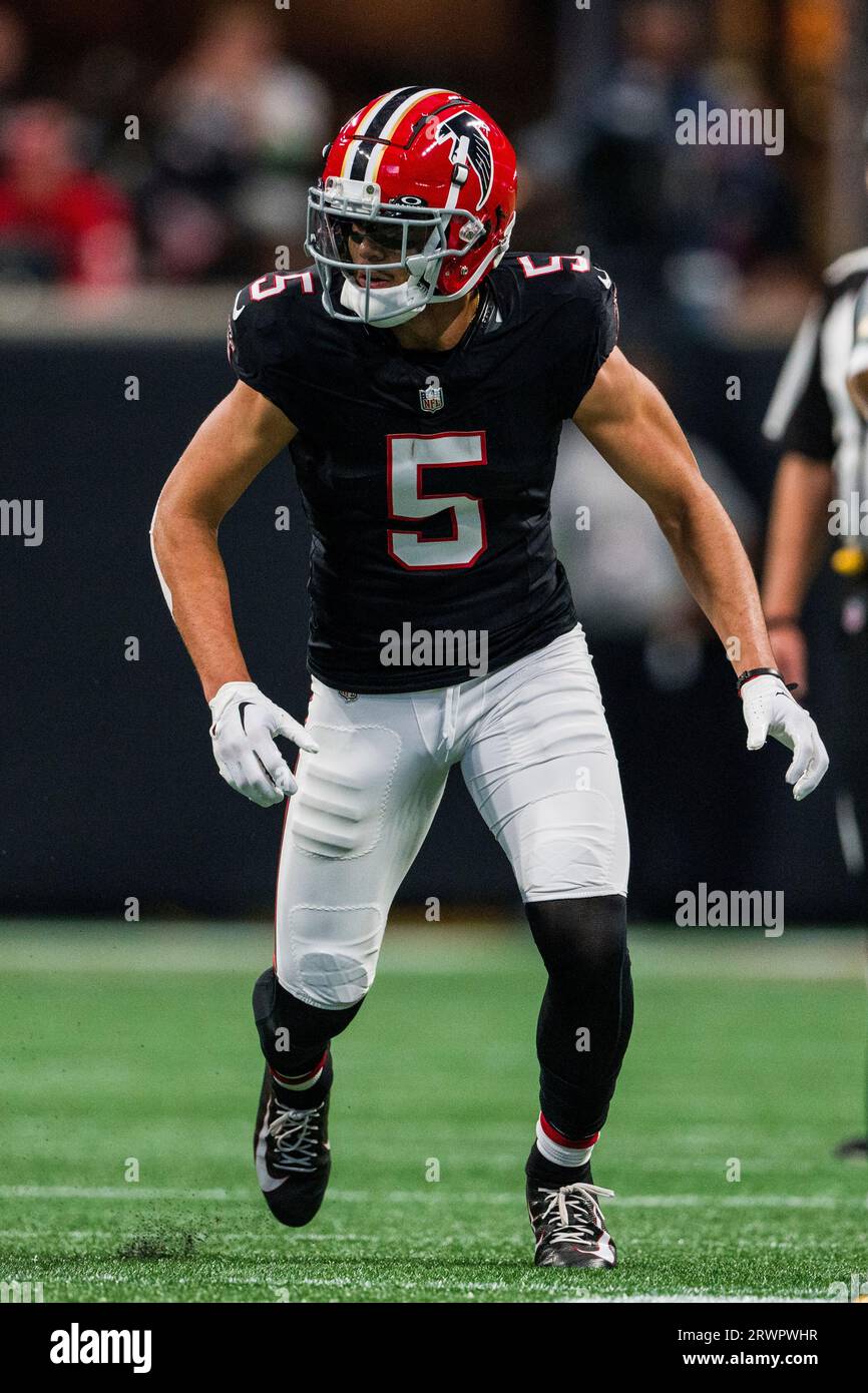 Atlanta Falcons wide receiver Drake London (5) works during the first ...