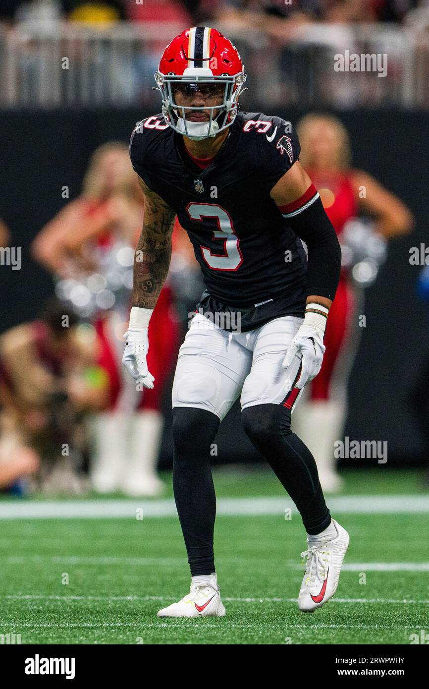 Atlanta Falcons safety Jessie Bates III (3) lines up during the first ...