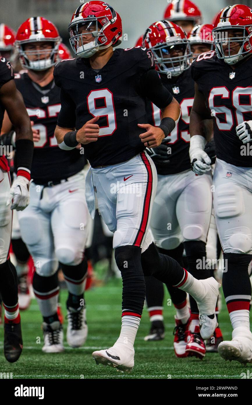 Atlanta Falcons quarterback Desmond Ridder (9) runs onto the field ...