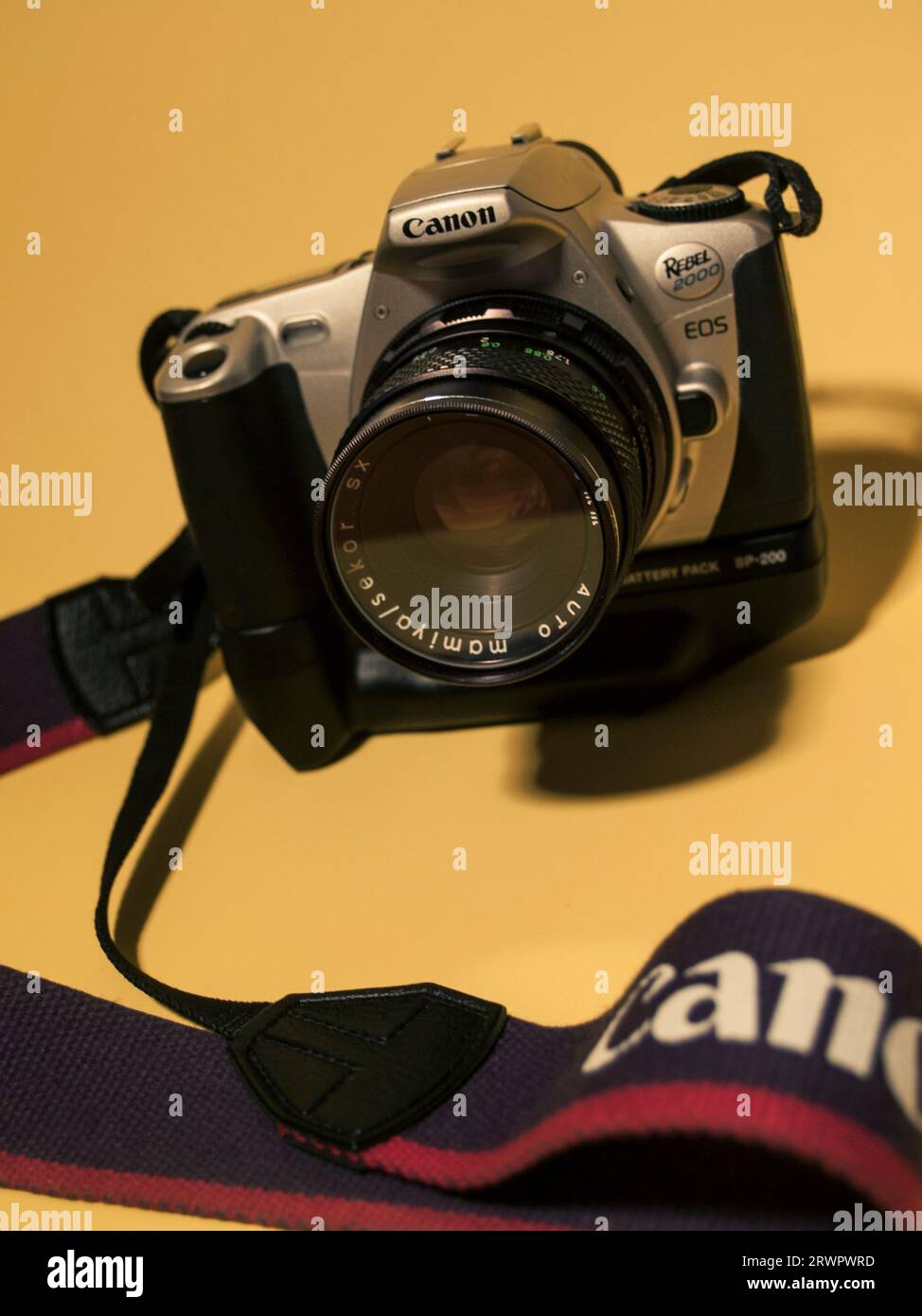 Oldschool camera hi-res stock photography and images - Alamy