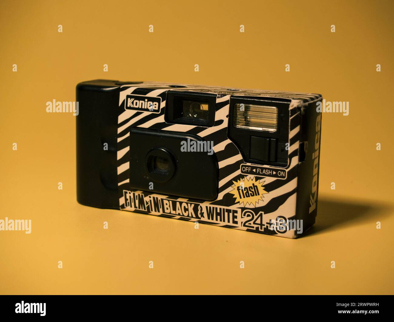 Retro camera blank photo hi-res stock photography and images - Alamy