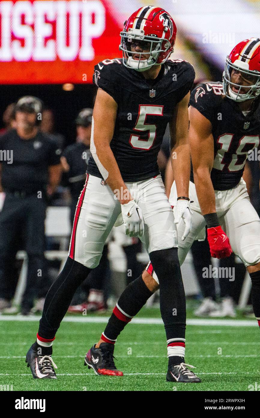 Atlanta Falcons wide receiver Drake London (5) lines up during the ...