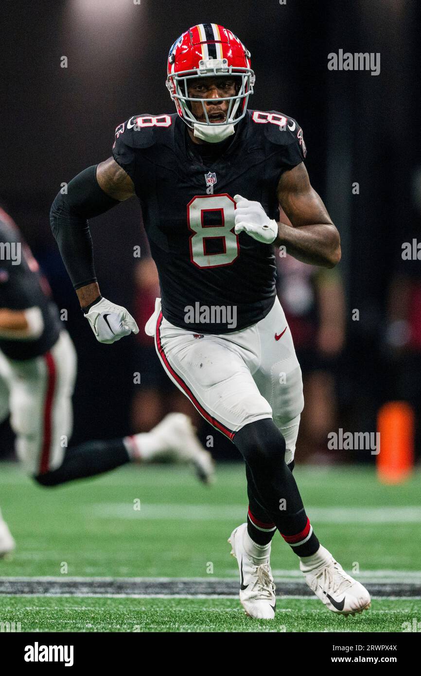 Atlanta Falcons tight end Kyle Pitts (8) works during the second half ...
