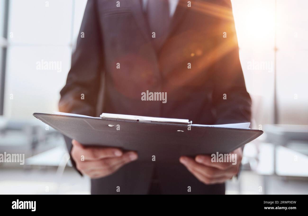 Businessman in business suit folder hi-res stock photography and images ...