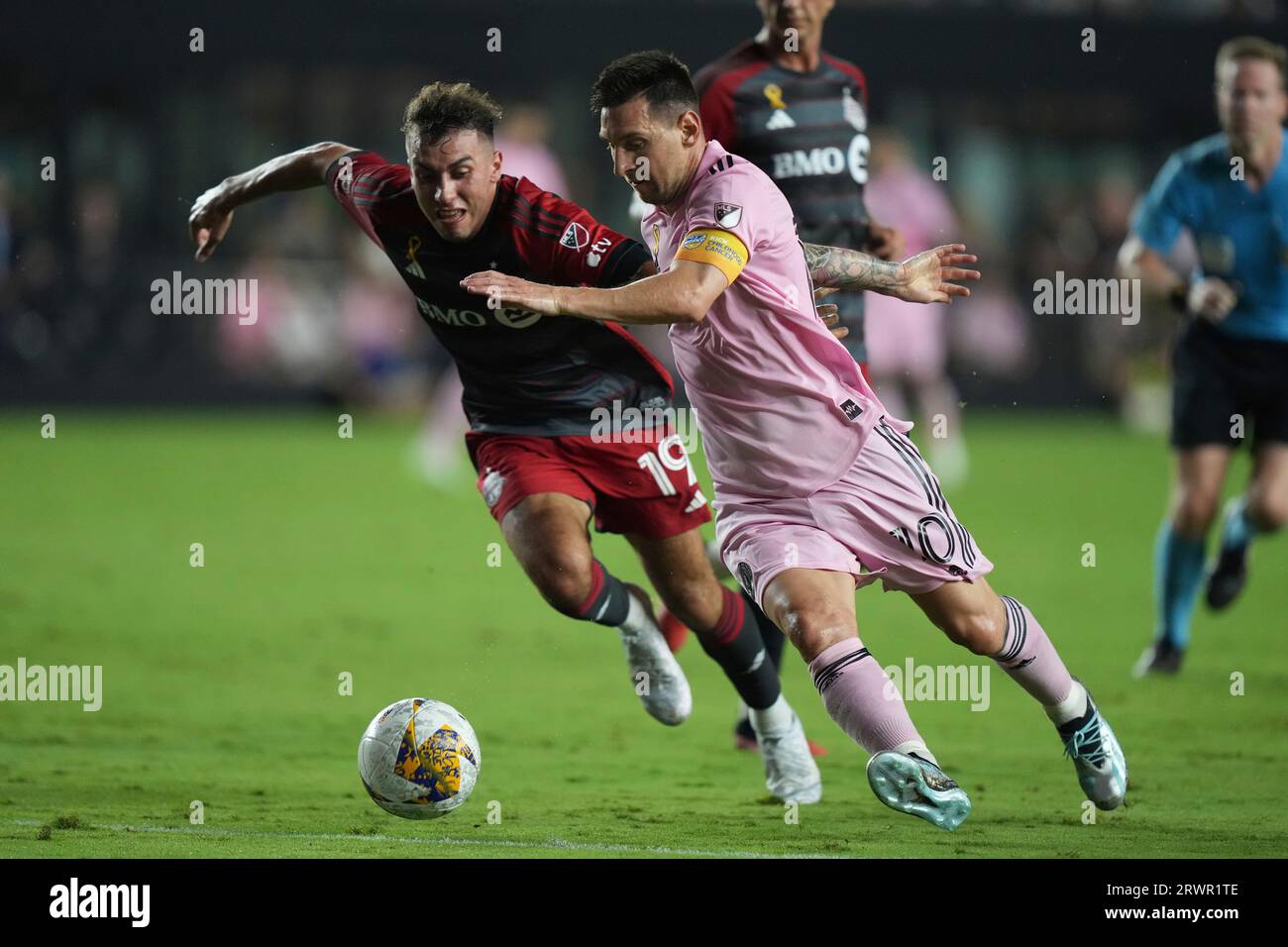 FORT LAUDERDALE, FL - SEPTEMBER 20: Inter Miami forward Lionel Messi ...