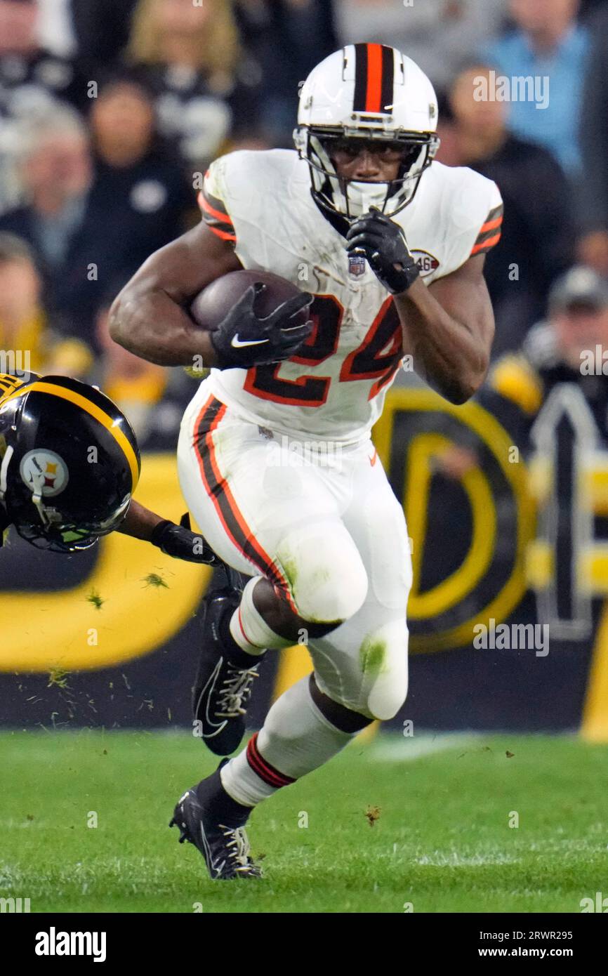 Cleveland Browns running back Nick Chubb (24) carries the ball during ...