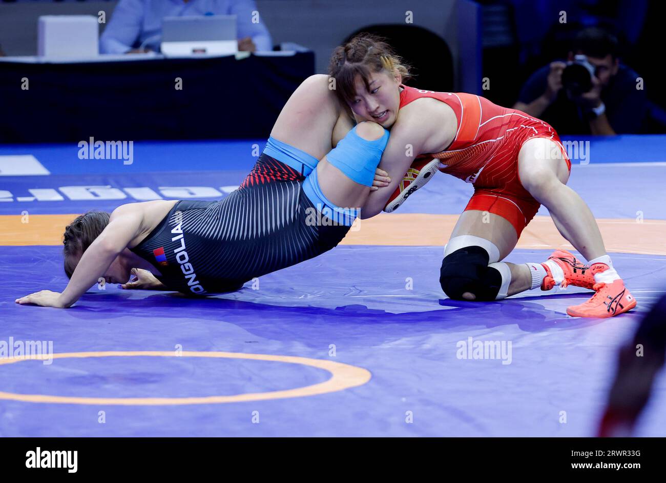 Belgrade. 20th Sep, 2023. Japan's Susaki Yui (R) and Mongolia's ...