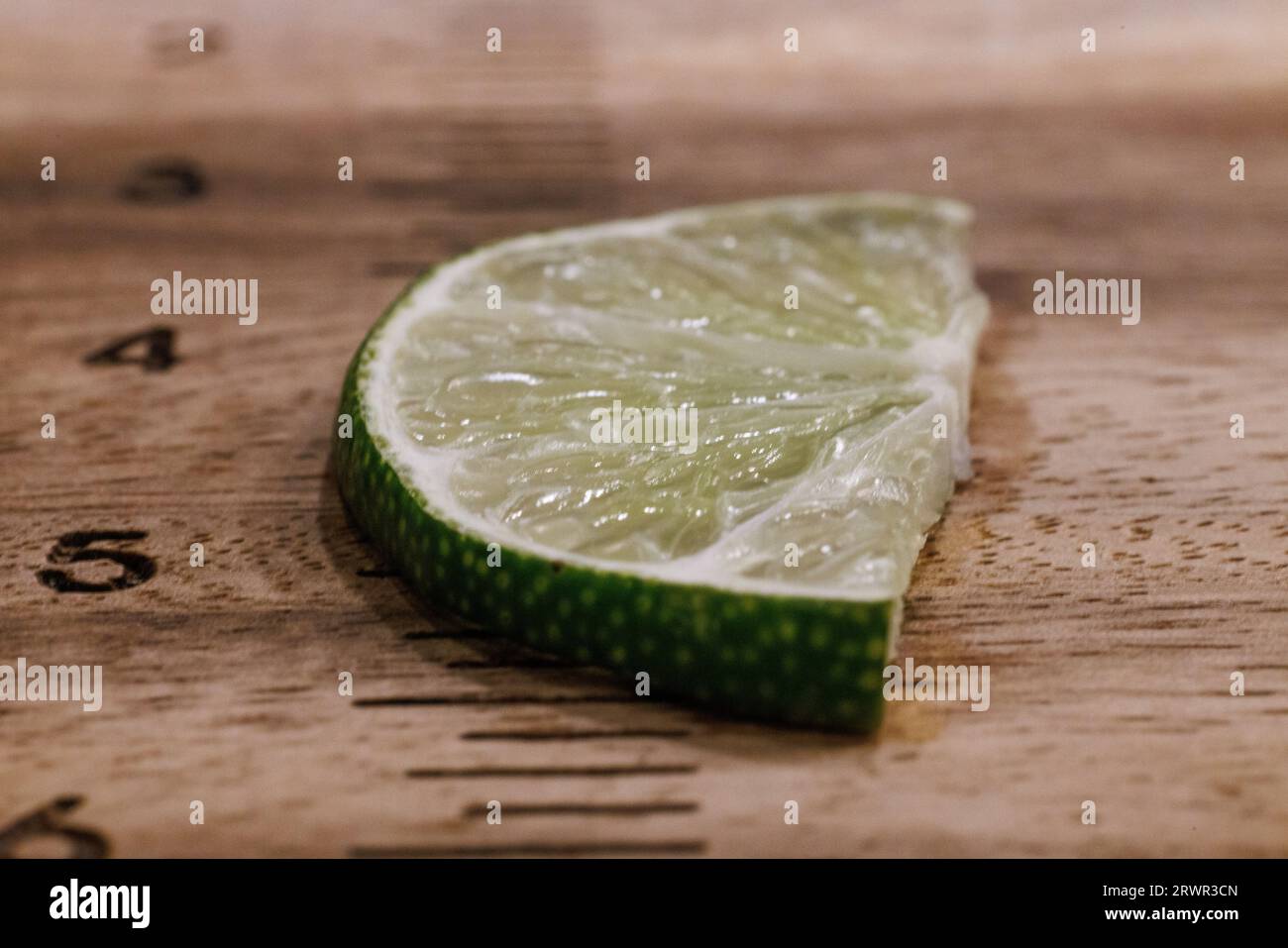 macro photo of a lime slice on a cutting board Stock Photo - Alamy