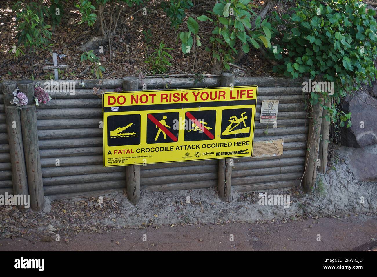 sign warning for crocodiles and crocodile attacks at croc spotting ...