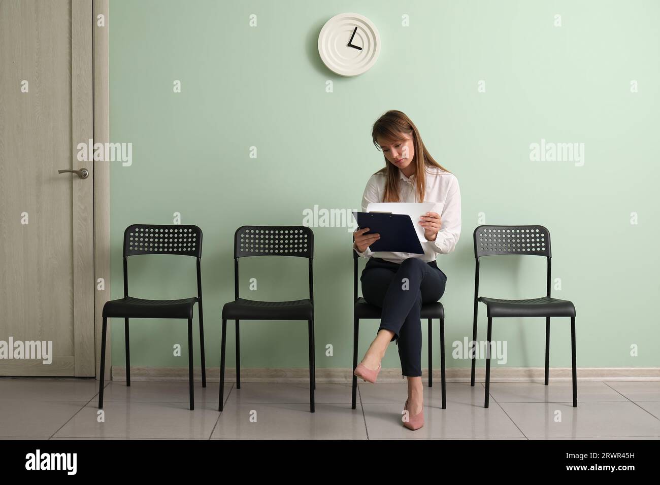 Interview clipboard female hi-res stock photography and images - Alamy