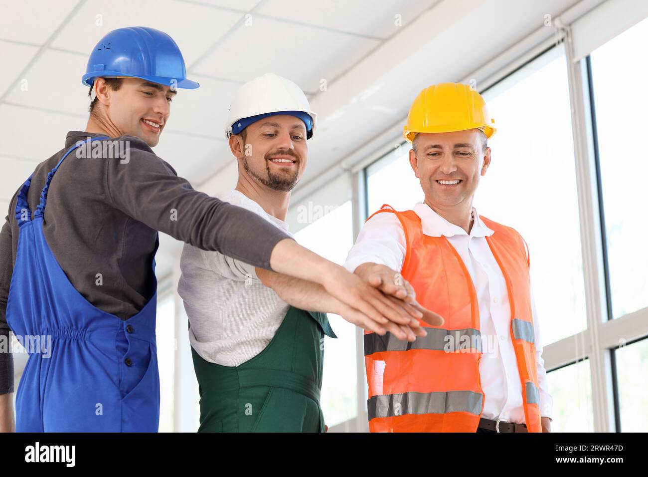Builders hands together hi-res stock photography and images - Alamy