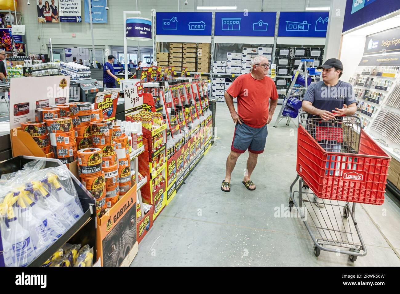 Hardware store aisle hi-res stock photography and images - Alamy