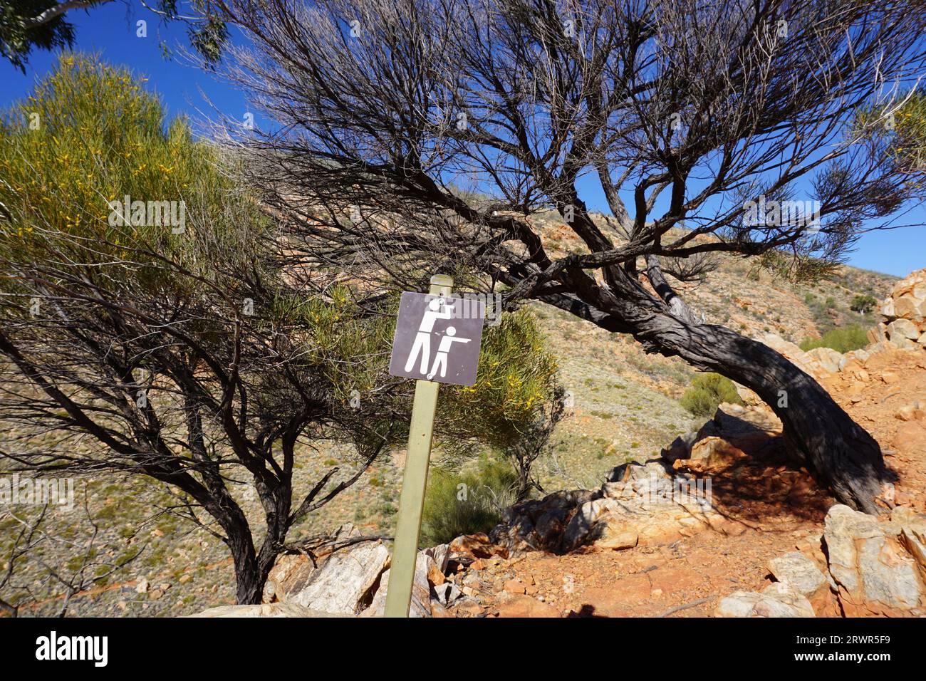 sign indicating a viewpoint or lookout point on a hiking trail in ...