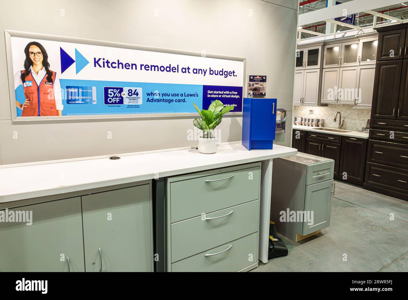 Big kitchen people hi-res stock photography and images - Alamy