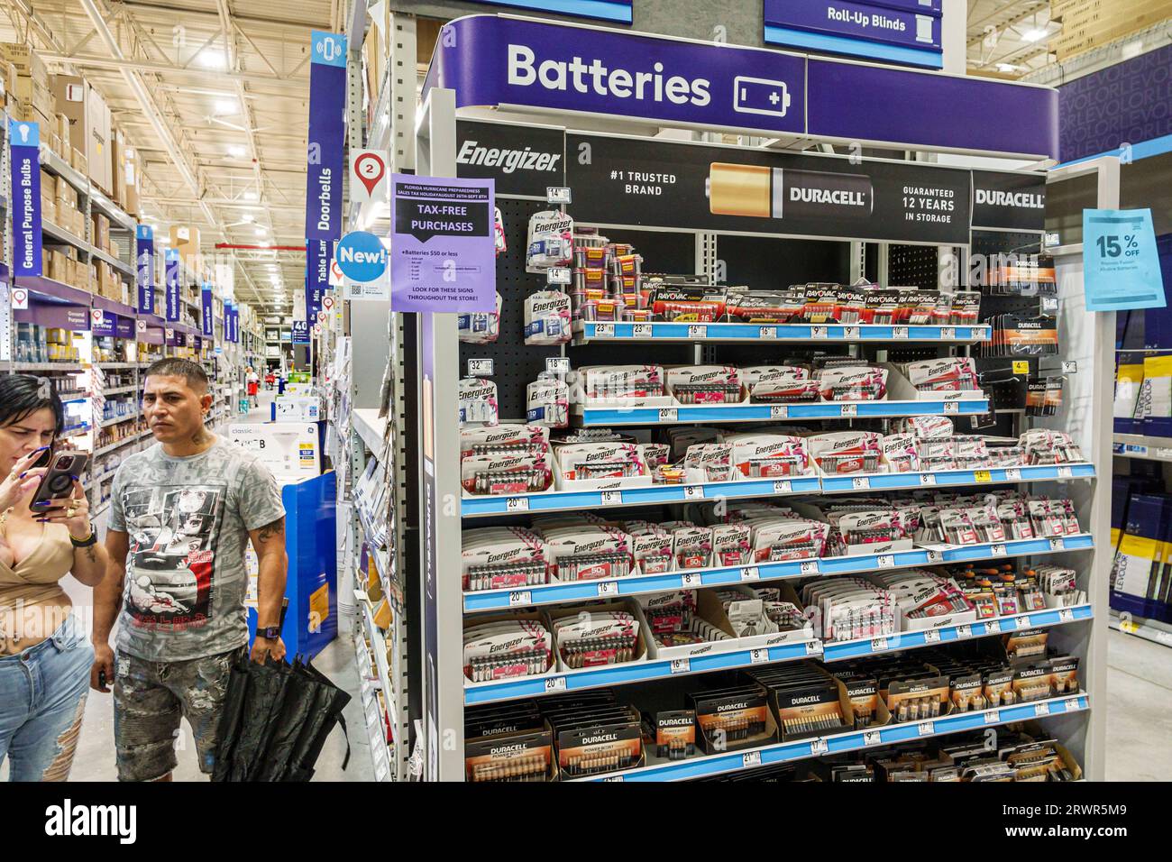 Inside interior display sale couple couples man men male hi-res stock ...