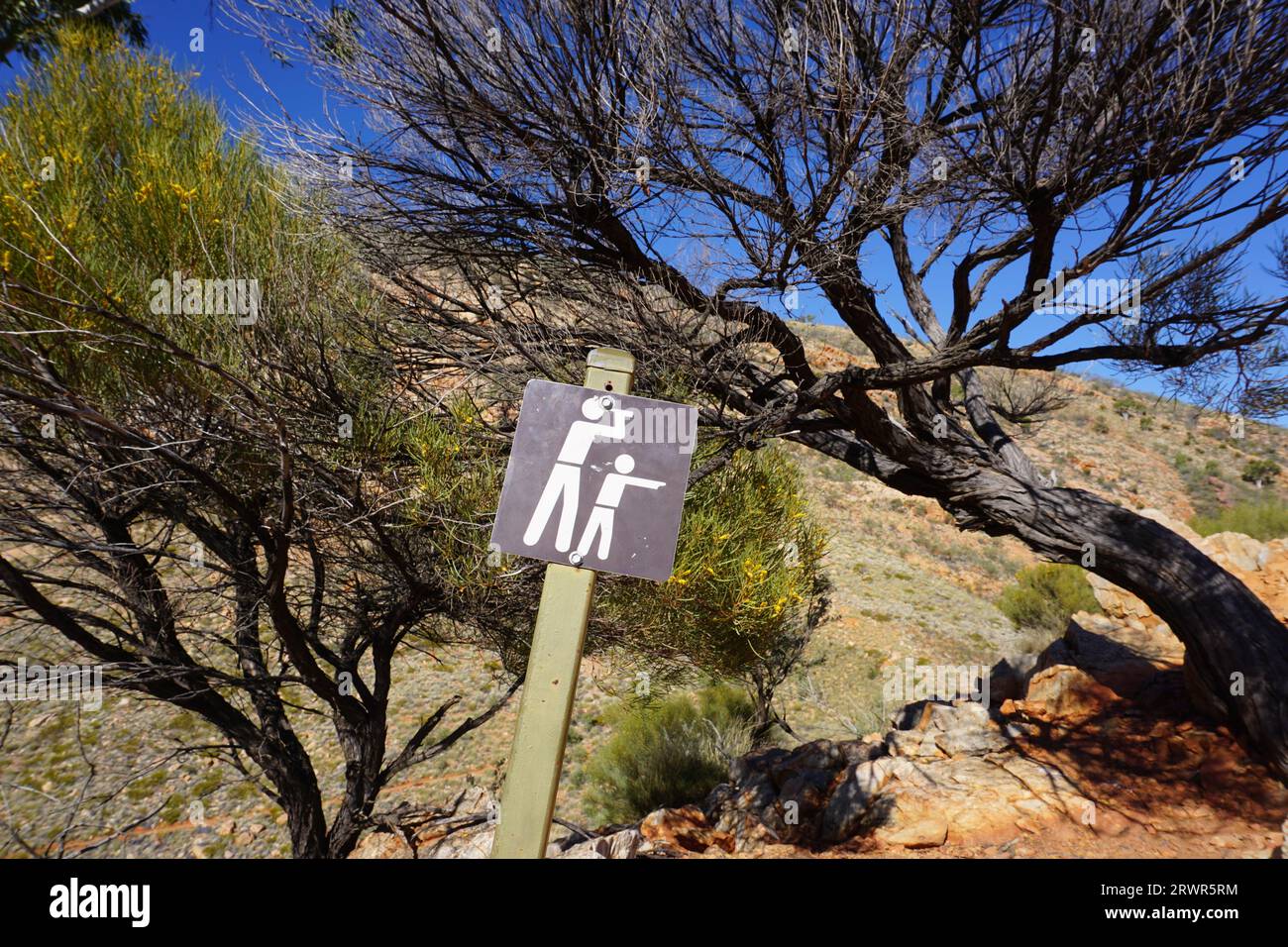 sign indicating a viewpoint or lookout point on a hiking trail in ...