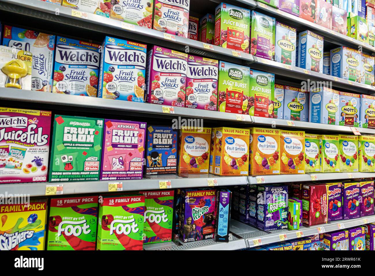 Inside walmart supermarket hi-res stock photography and images - Alamy