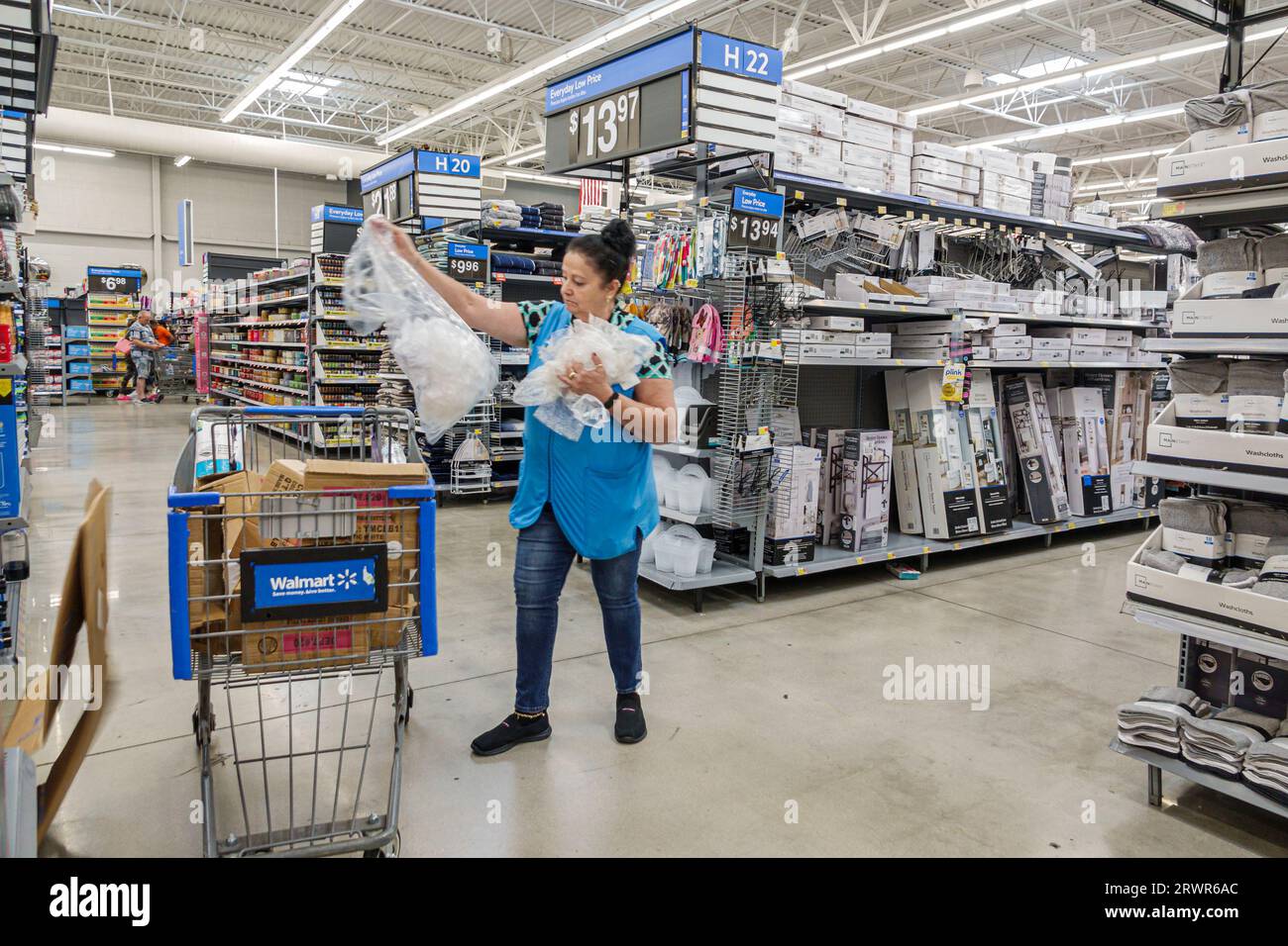 Walmart interior cart hi-res stock photography and images - Alamy