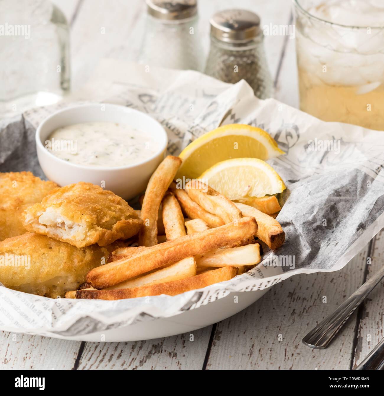 Fresh fish on newspaper hi-res stock photography and images - Alamy