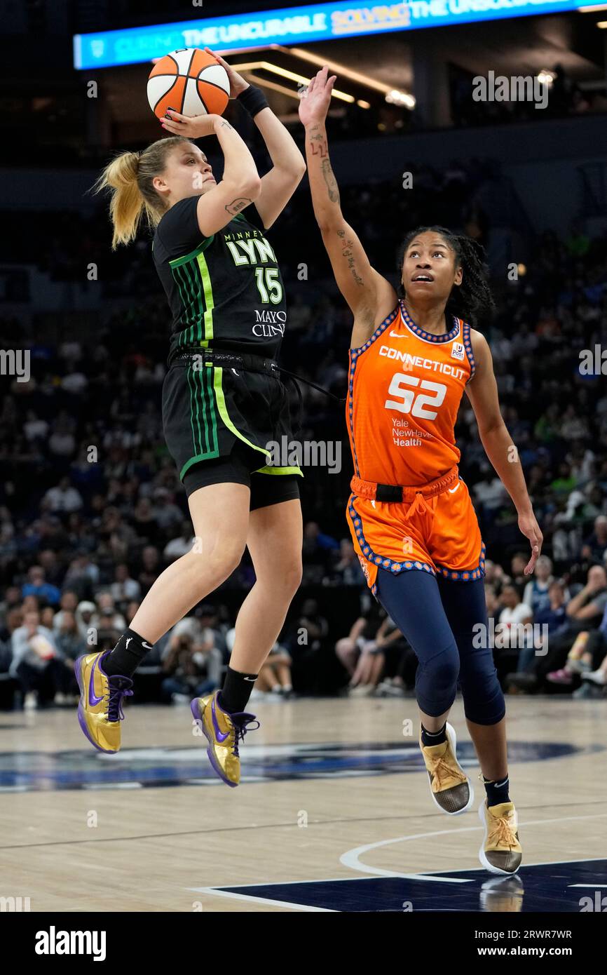 Minnesota Lynx guard Rachel Banham (15) shoots while defended by ...