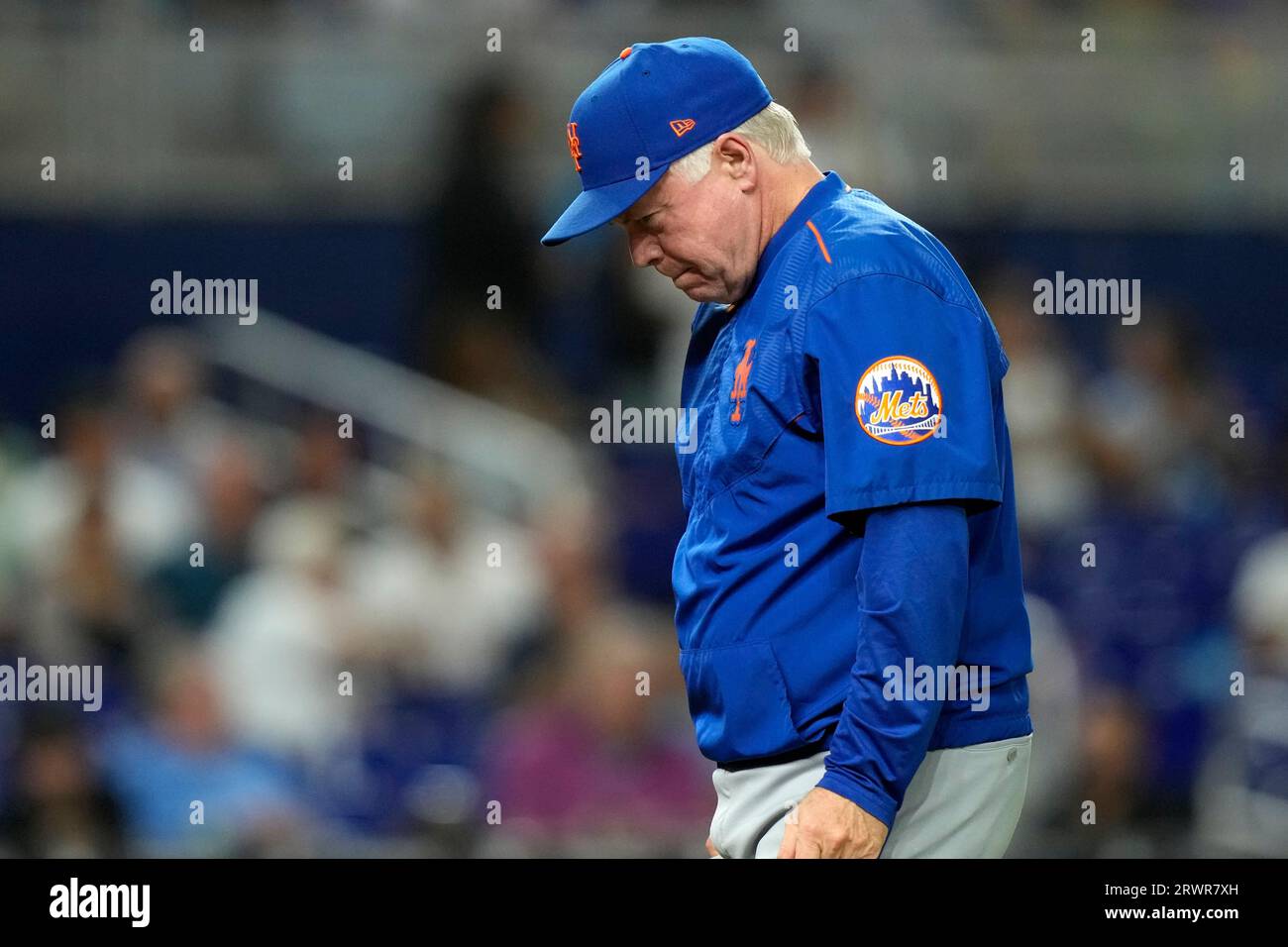 New York Mets manager Buck Showalter walks from the mound after a ...