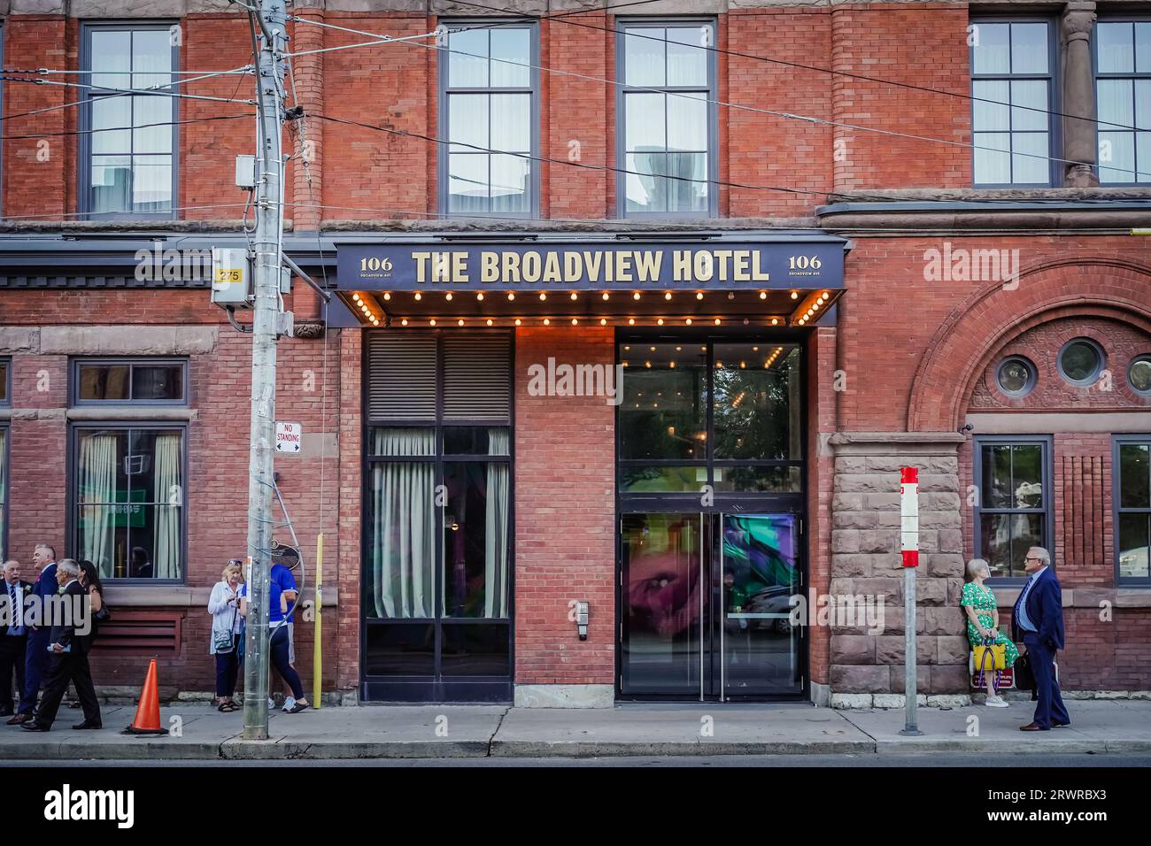 Hotel toronto entrance hi-res stock photography and images - Alamy