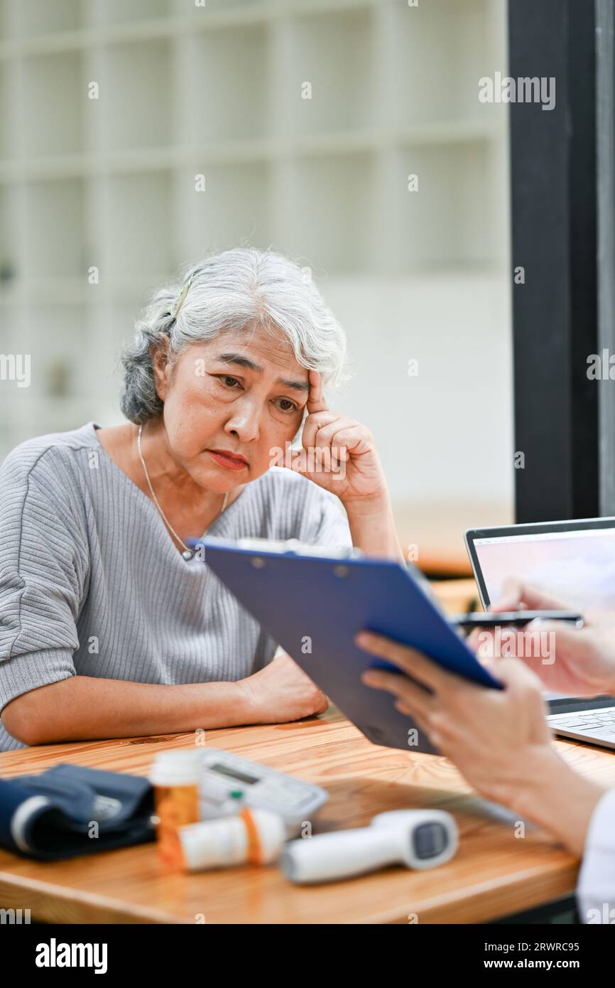 Asian retired old lady hi-res stock photography and images - Alamy