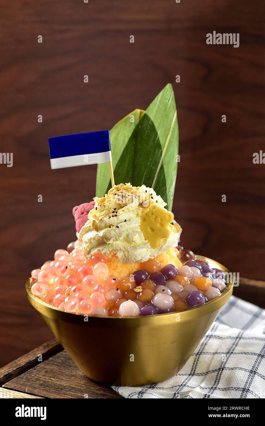 Bing fen, Sichuan Cold ice Jelly with bayberry Stock Photo - Alamy
