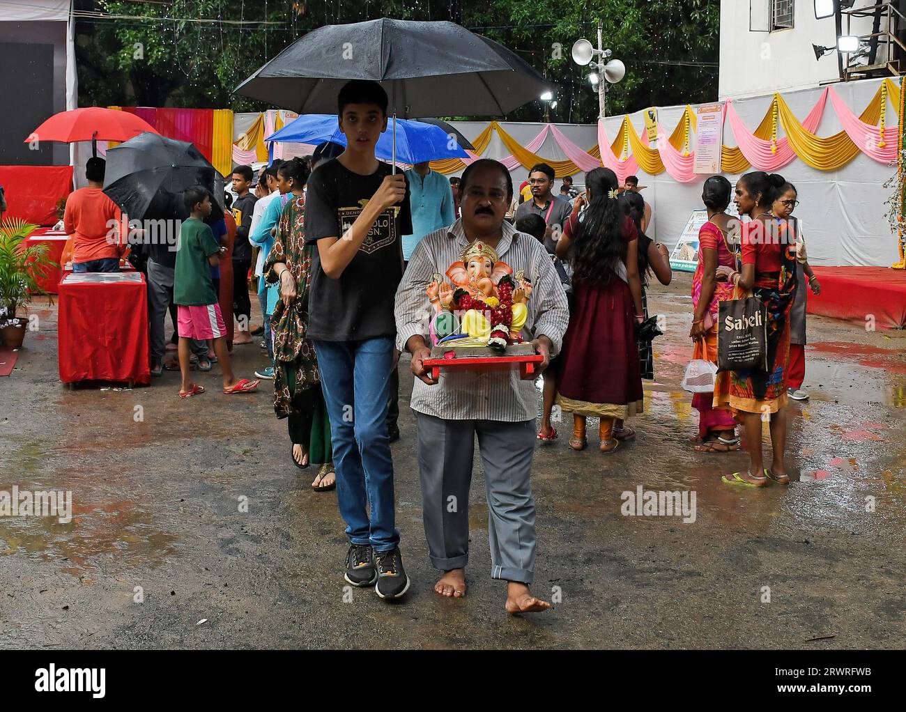 Mumbai, India. 20th Sep, 2023. A devotee seen carrying the idol of ...