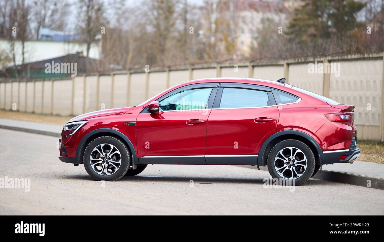 Berlin - March 2022: 2021 Renault Arkana e-Tech hybrid SUV car left ...