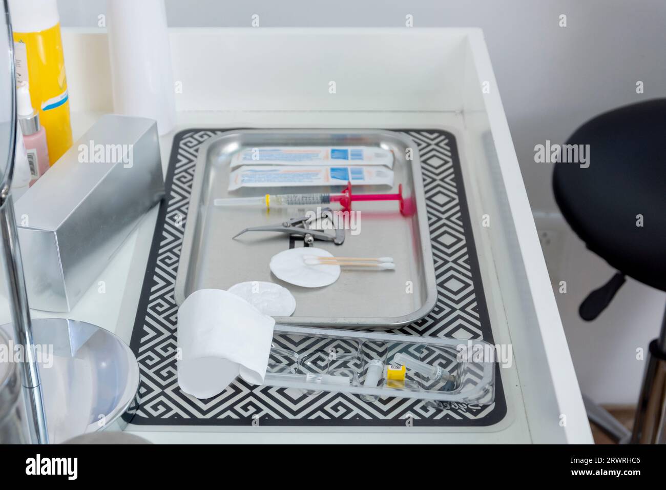 Tray with equipment and syringes to apply hyaluronic acid treatment in ...