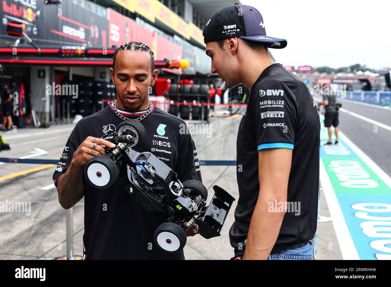 F1 team radio hi-res stock photography and images - Alamy