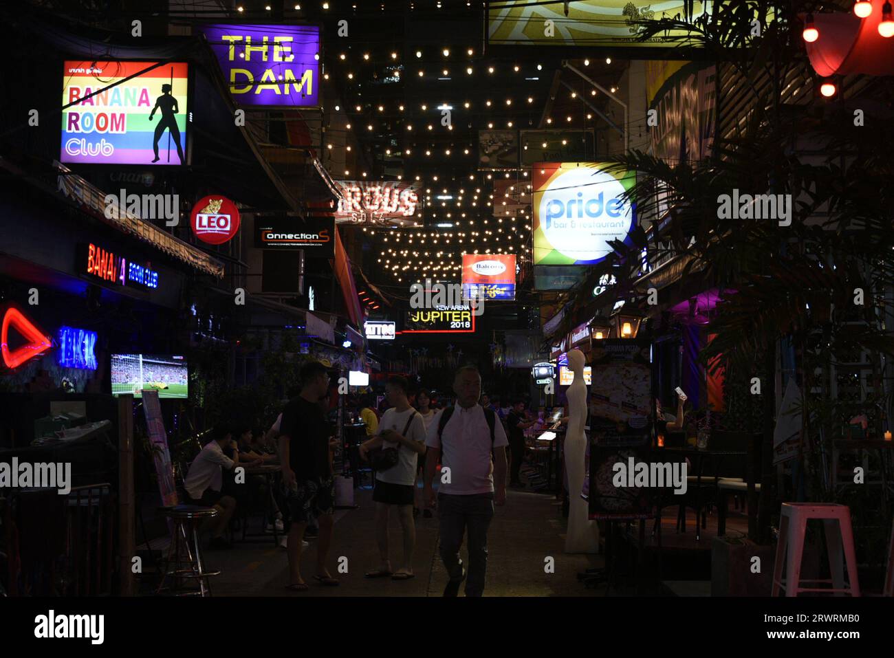 Silom soi 4 hi-res stock photography and images - Alamy