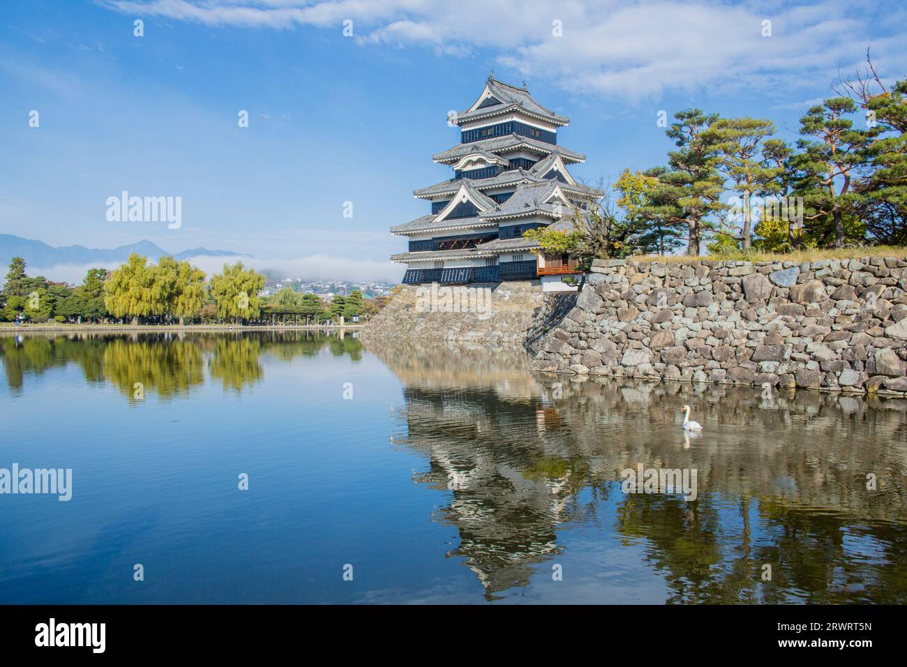 Matsumoto Castle's inner moat and swans Stock Photo - Alamy