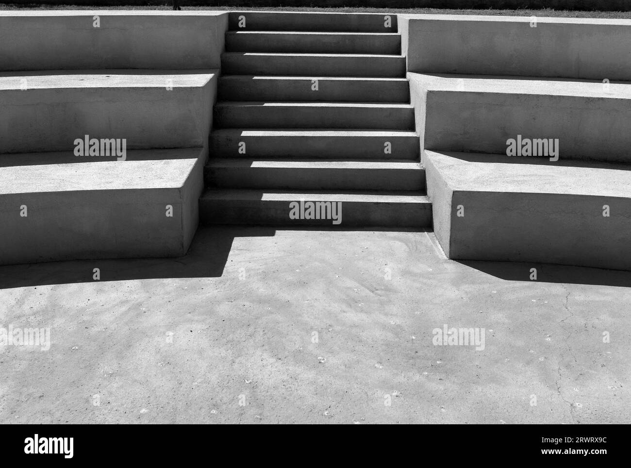 Curved steps hi-res stock photography and images - Alamy