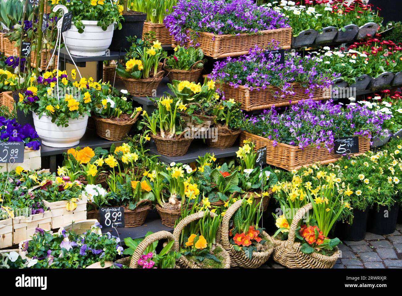 Roadside flower shop hi-res stock photography and images - Alamy