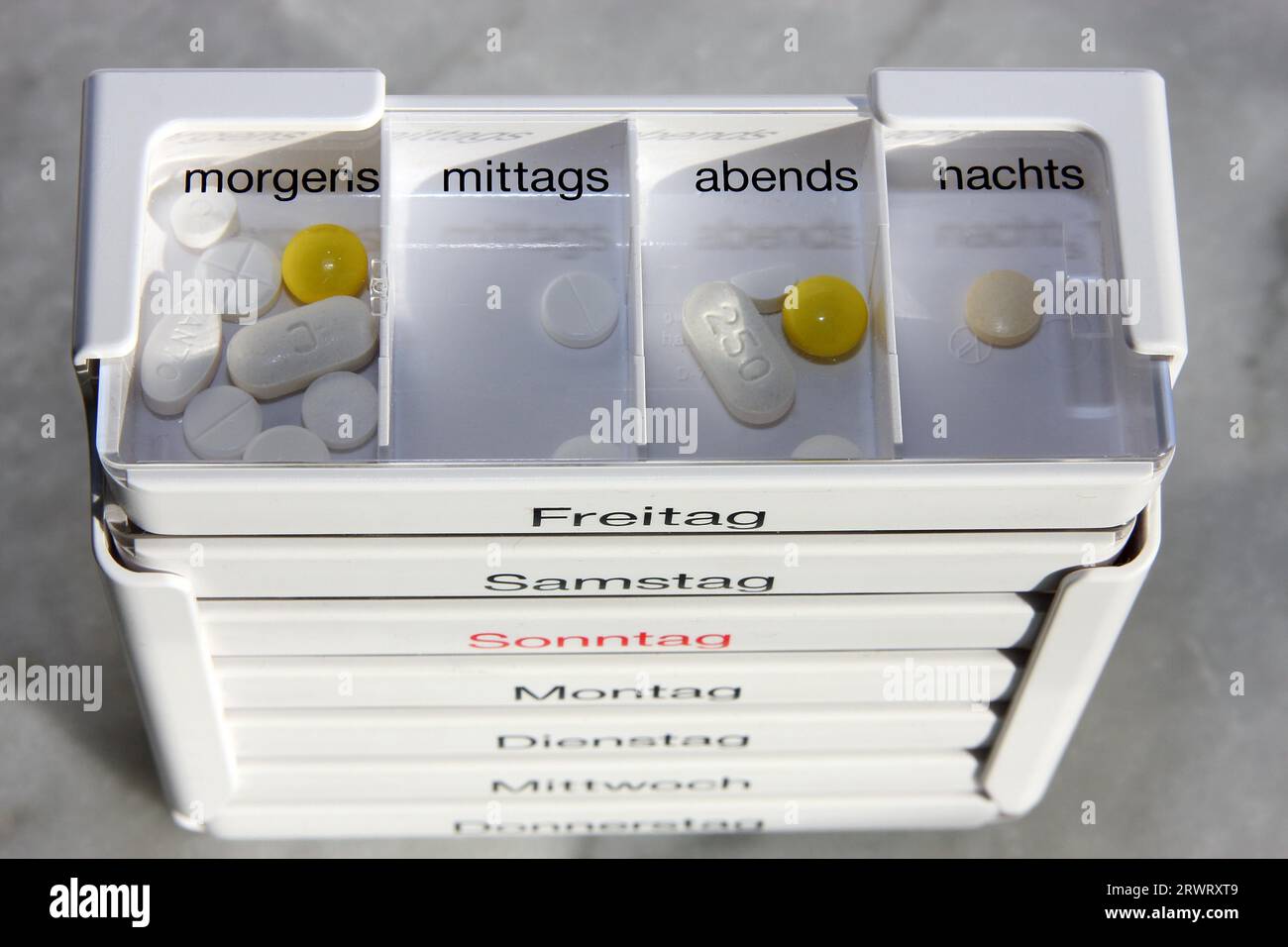 Medicine pill box hi-res stock photography and images - Alamy