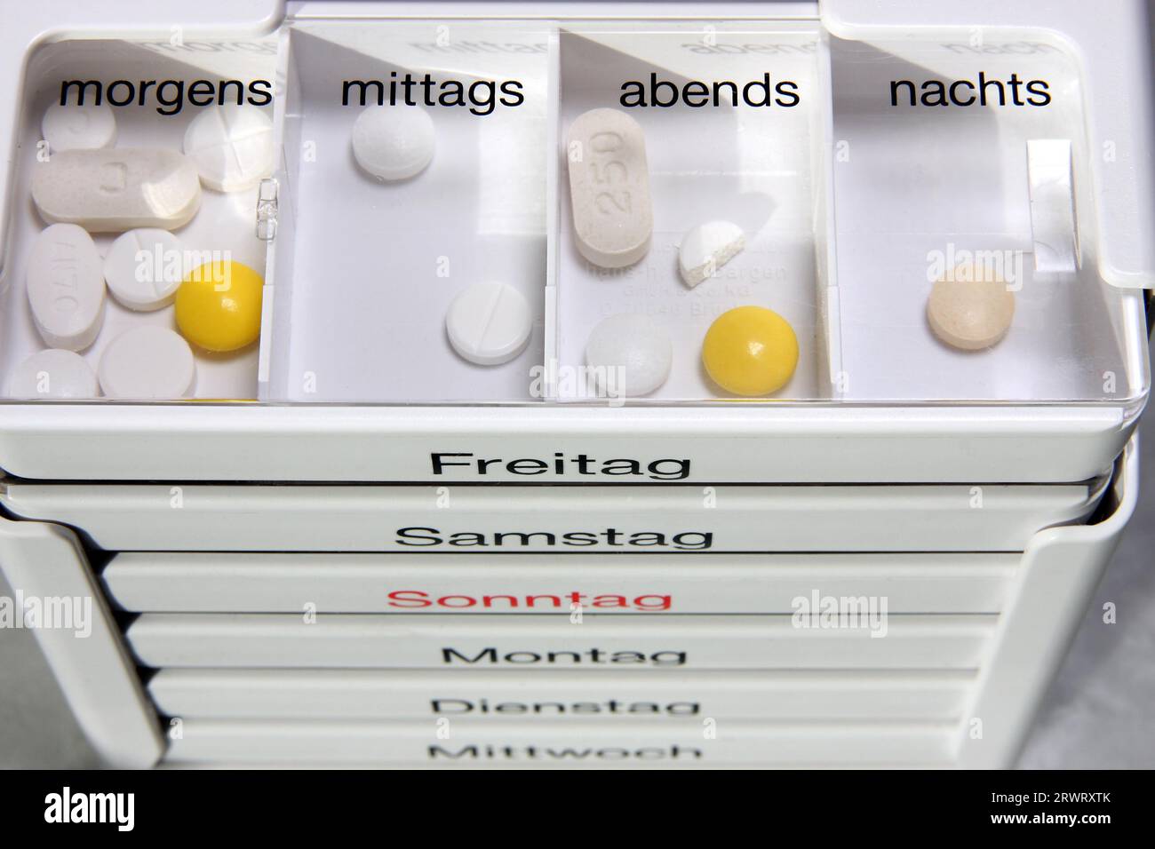 Medicine pill box hi-res stock photography and images - Alamy