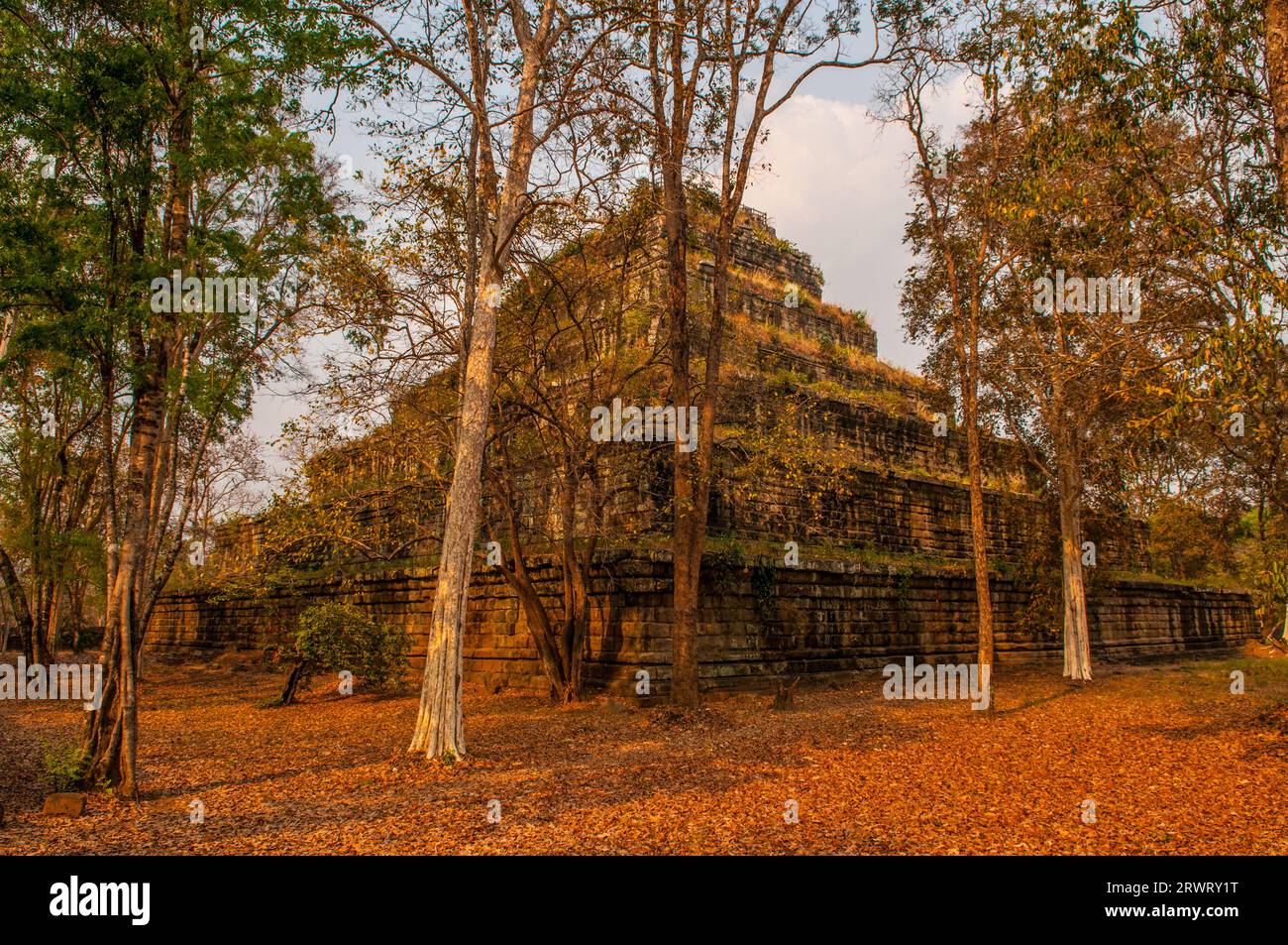 The seven‑tiered pyramid called Prasat Prang, Prasat Thom (Prasat ...