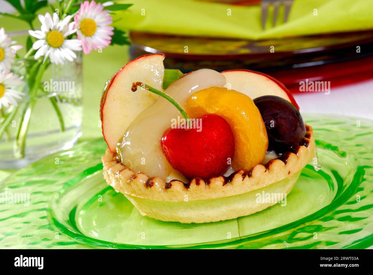 Pear tartlet hi-res stock photography and images - Alamy
