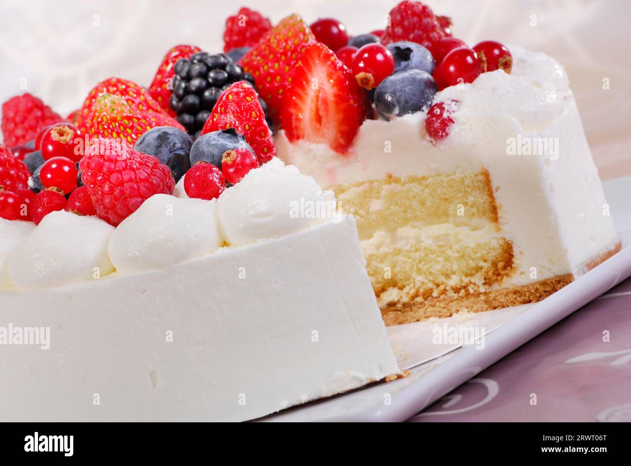 Cut cake hi-res stock photography and images - Alamy