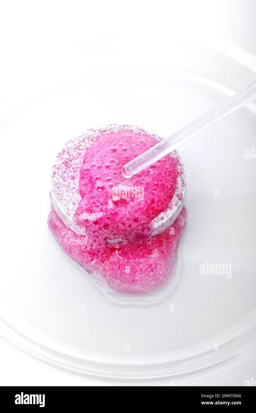 Dissolve medicine hi-res stock photography and images - Alamy