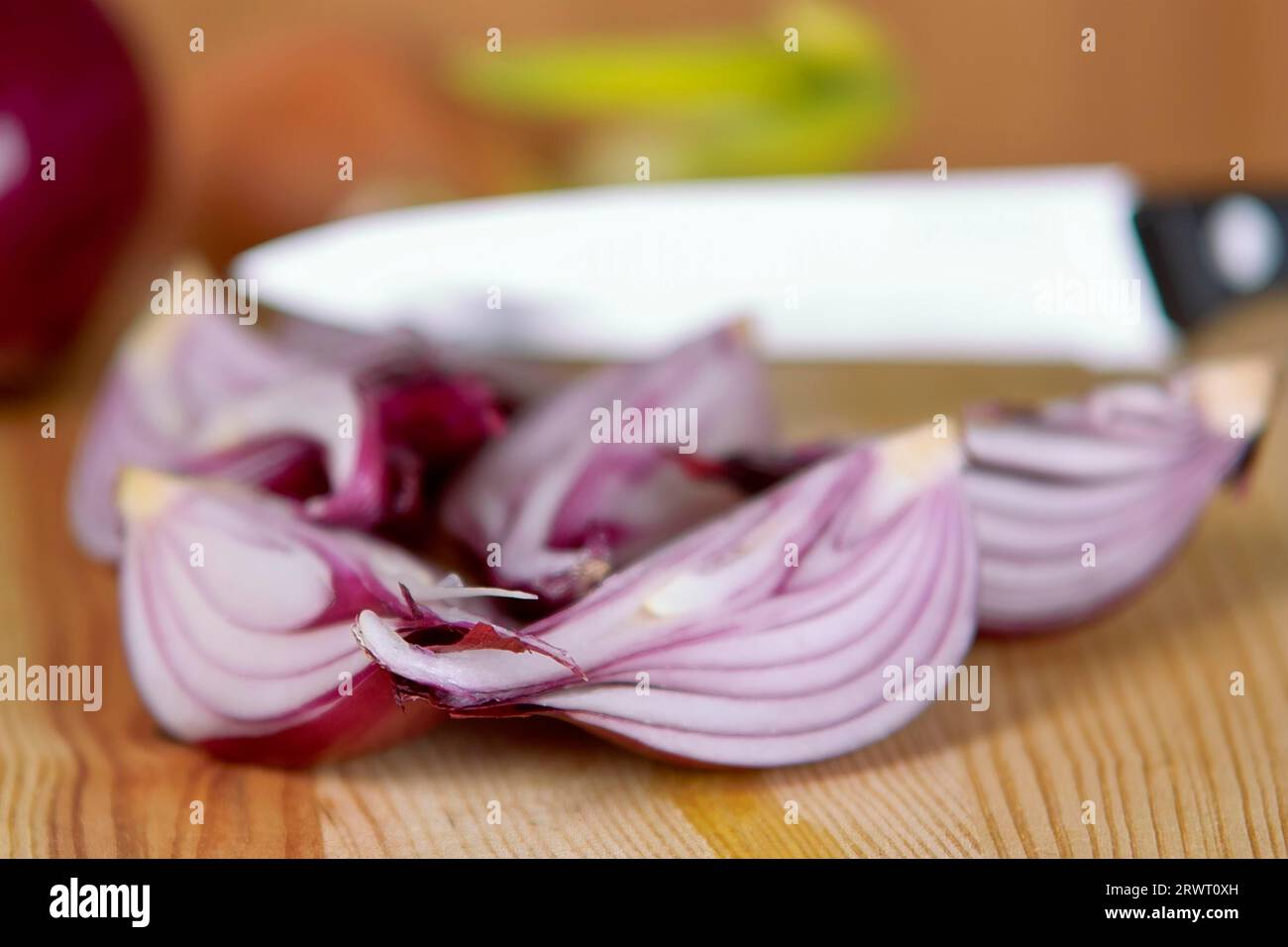 Quartered onion hi-res stock photography and images - Alamy