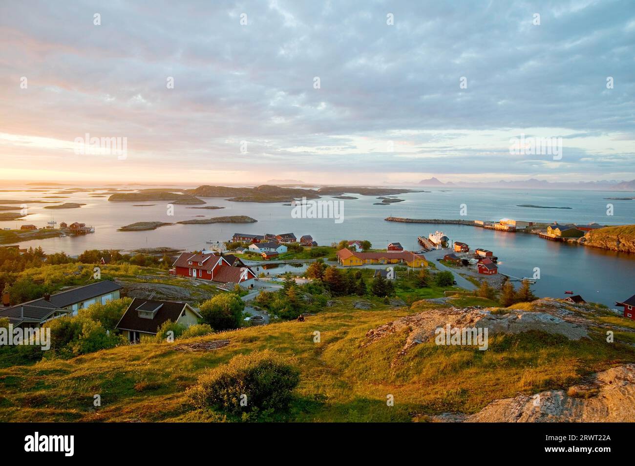 Lovund island hi-res stock photography and images - Alamy