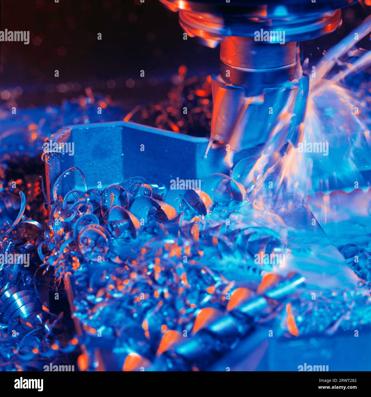 Metal cutting, aluminium, with a milling machine Stock Photo - Alamy