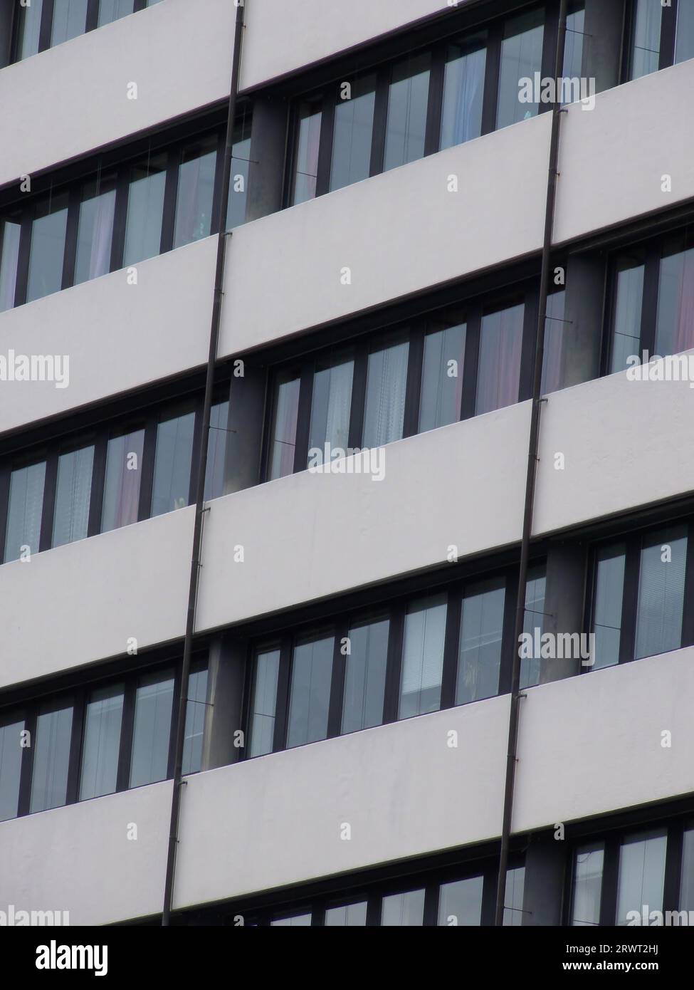 Diagonal building hi-res stock photography and images - Alamy