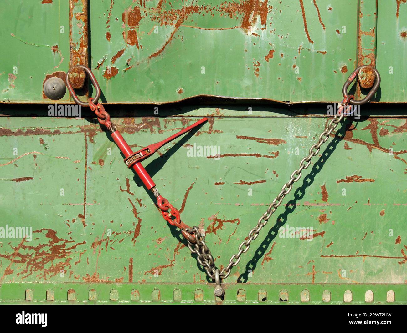 Green metal container hi-res stock photography and images - Alamy