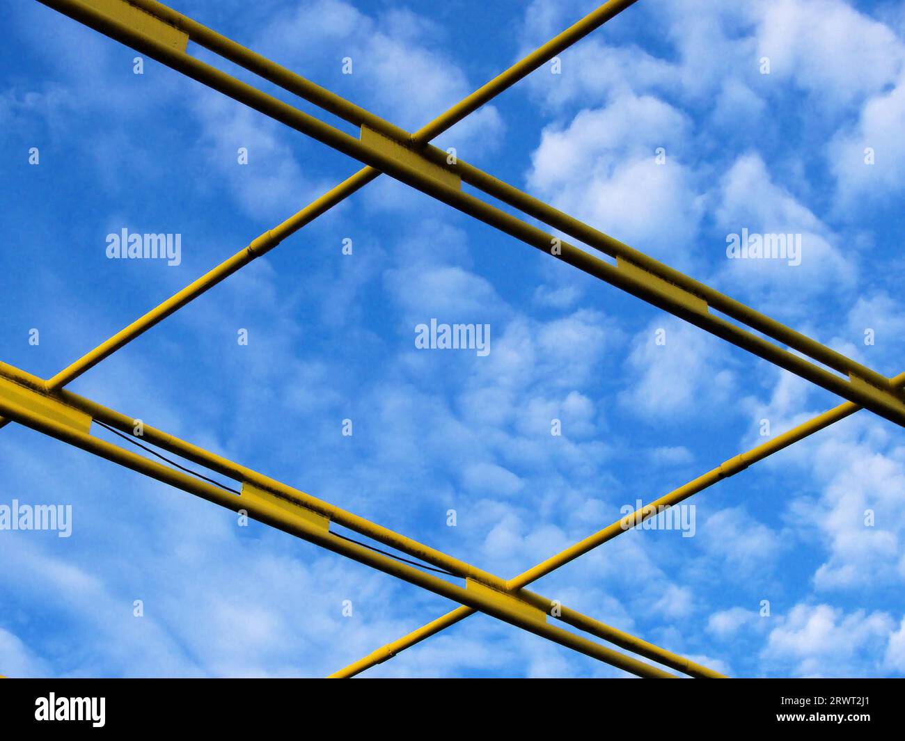 Bridge struts hi-res stock photography and images - Alamy